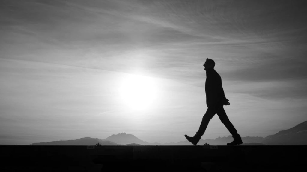 Синоніми до move, walk, beat and strike : Opentalk